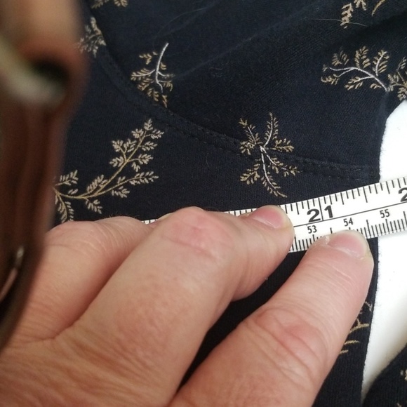 Karen Scott | Tops | Navy 34 Length Sleeve Top With Tan Leaf Pattern L ...